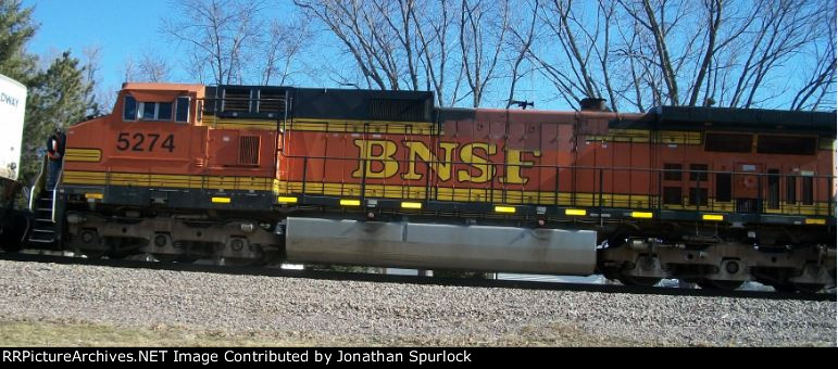 BNSF 5274, conductor's side view